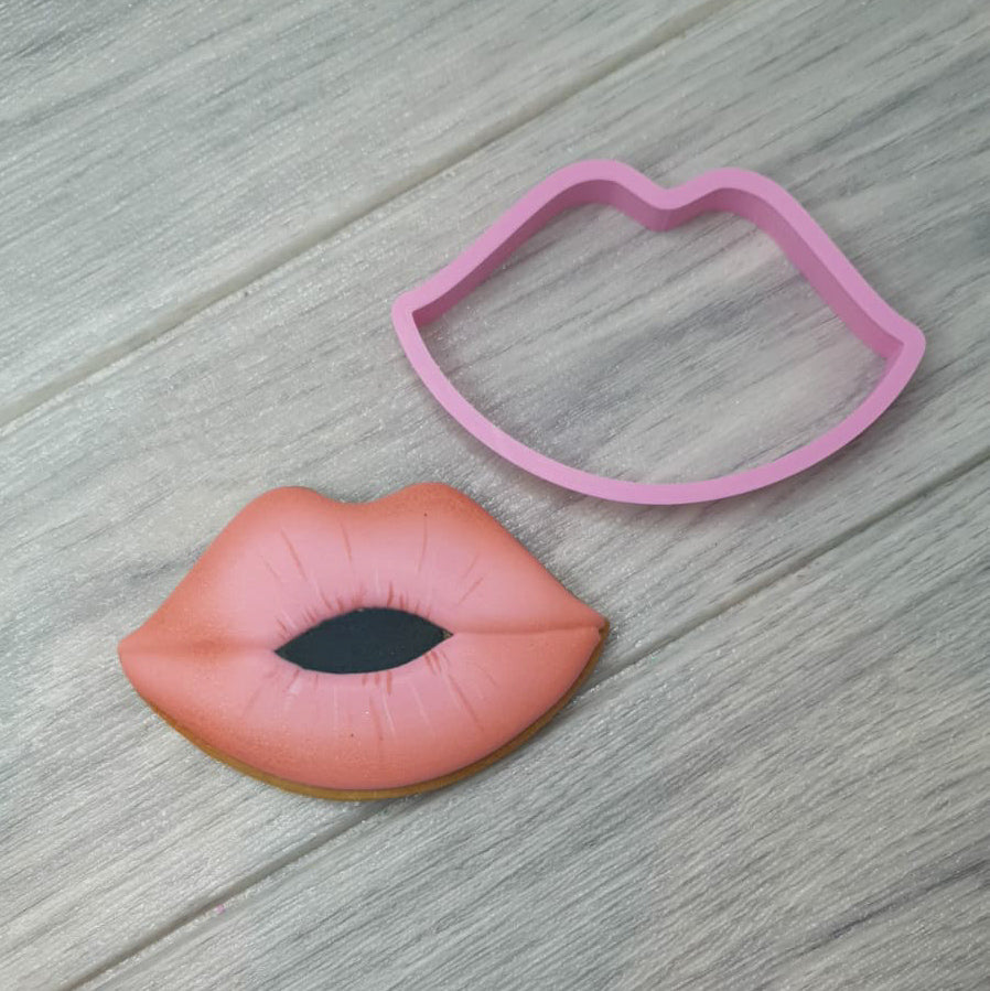 Lips Cutter – Iced